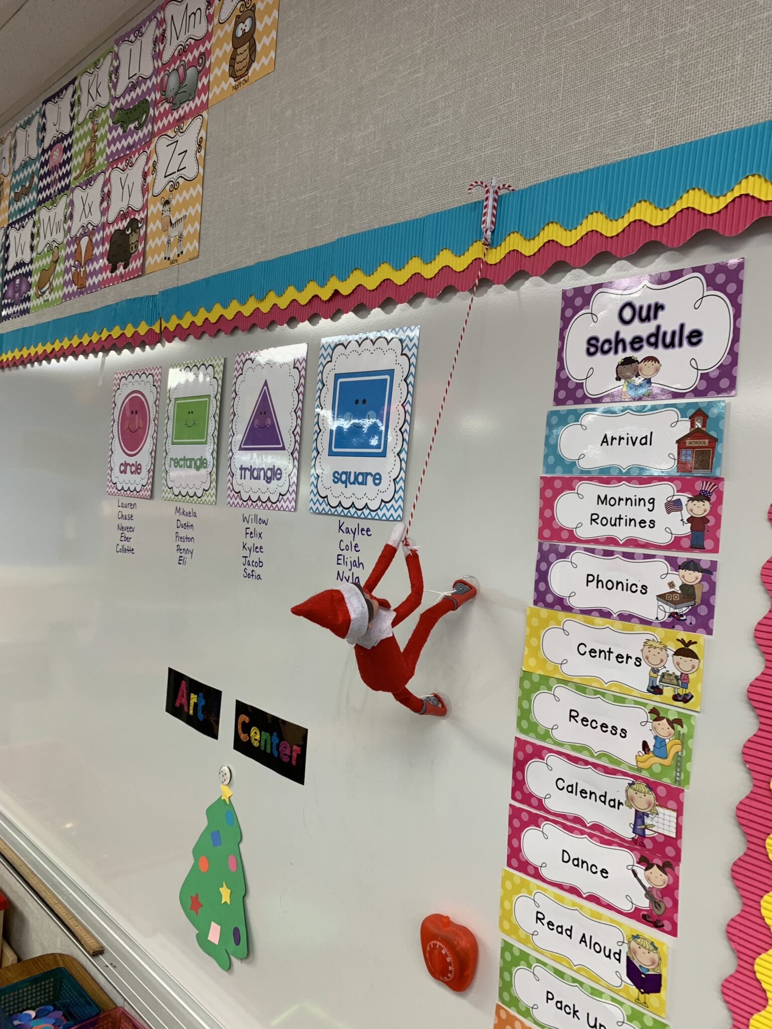 Easy Classroom Elf on the Shelf: Tips, Tricks, and Ideas - Managing ...